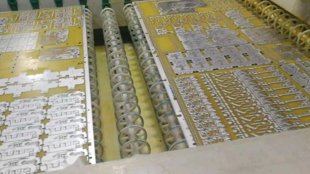 The PCB Manufacturing Process Part 3: Pattern And AOI - JHYPCB